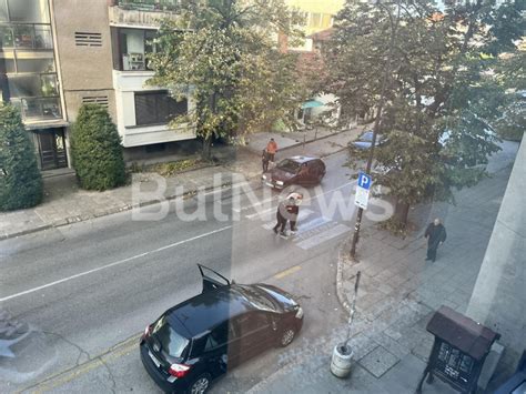 От последните минути Възрастен шофьор блъсна жена в центъра на Враца спътничката му вдигна