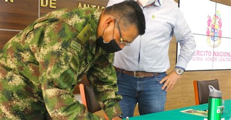 Por Petición De Gustavo Petro Salieron Dos Coroneles Del Ejército Y El