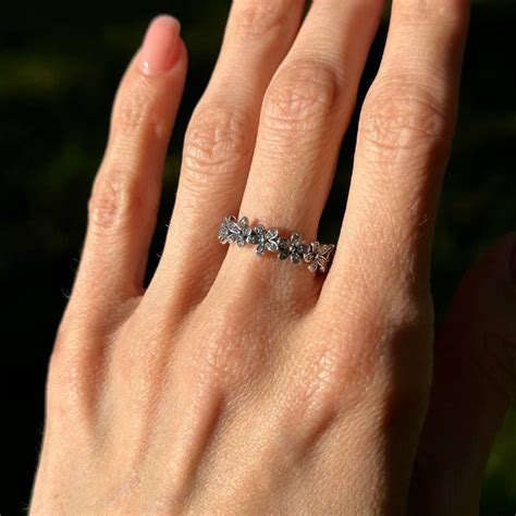 Срібна каблучка «ромашки — ціна 800 грн у каталозі Кільця і персні Купити аксесуари за