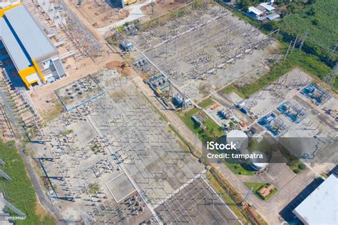 전기 발생 전압 극의 공중 보기 에너지 전기 기술 네트워크 및 산업의 유틸리티 타워 및 케이블 와이어의 전력선 발전기 철탑 전송 및 변전소 0명에 대한 스톡 사진 및 기타