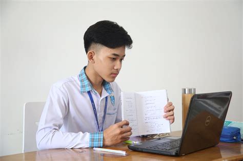 ចូលរួមគាំទ្រកម្មវិធីសិក្សាពីចម្ងាយ តាមរយៈប្រព័ន្ធអេឡិចត្រូនិក E Learning