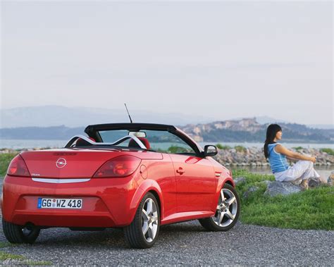 Opel Tigra Bilder Sportliches Cabrio Coupé Für Alle Jahreszeiten