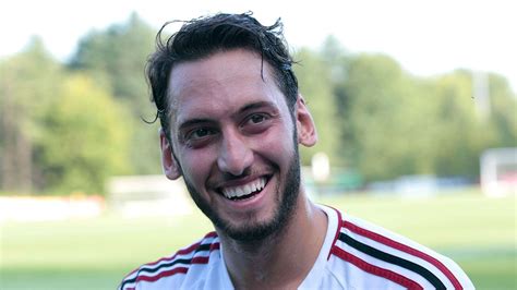 Ac Milan Must Fight Juventus For Serie A Title Hakan Calhanoglu