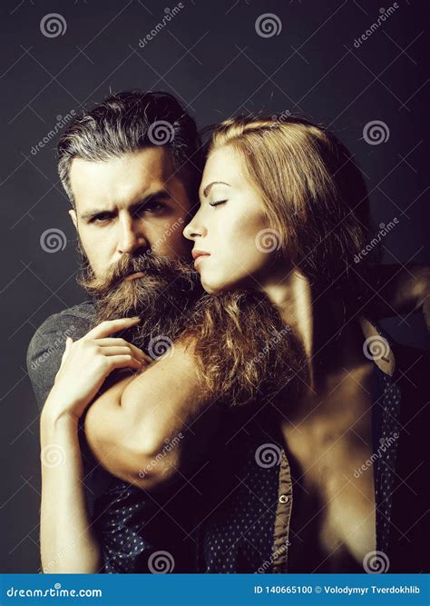 Abbraccio Sexy Della Donna E Delluomo Fotografia Stock Immagine Di
