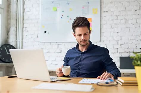 Ажил хэрэгч стиль Ямар ч ажилд зохицох 4 төрлийн хувцаслалт Menslife