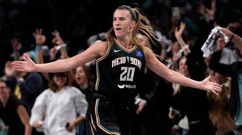 Watch Former Oregon Ducks Star Sabrina Ionescu Hits Game Winning 3 In