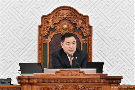 Б Пүрэвдорж Сайд дарга нар нь Эрдэнэс тавантолгой дээр очоод биржийн гэрээ хийгээд байна