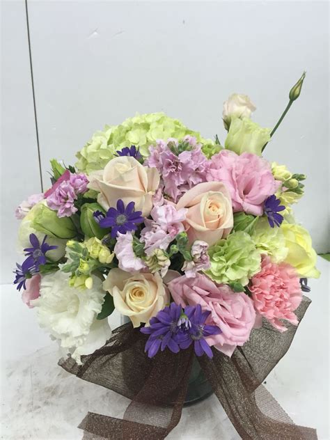 유리화병에 꽂은 센터피스 부드러운 감성을 자아냅니다 Floral Flower Fashion Floral Wreath