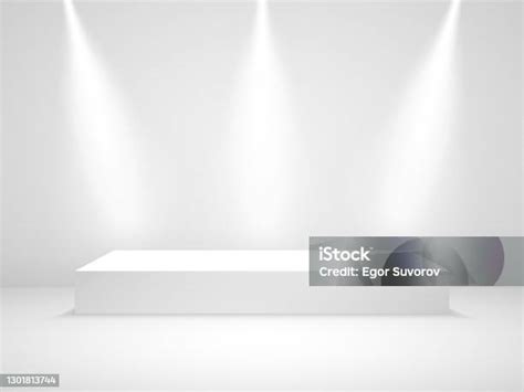 화이트 포디움 모형 조명이 있는 스튜디오 룸 스포트라이트를 받고 있는 수상 무대 깨끗한 받침대 블랭크 3d 행사 플랫폼 라이트 효과로 장면을 직사각형으로 직사각형으로 합니다