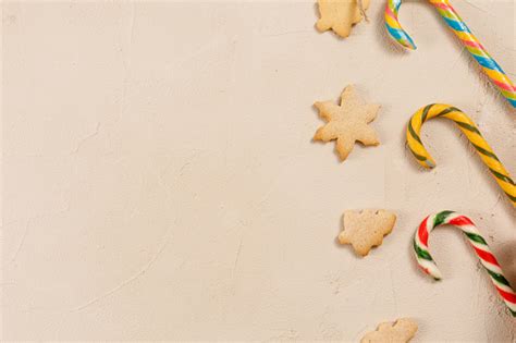질감 배경에 크리스마스 캐러멜 지팡이와 쿠키 새해 복 많이 받으세요 배경 크리스마스 장식의 구성 휴일 개념입니다 0명에 대한 스톡 사진 및 기타 이미지 Istock