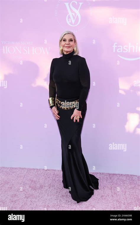 New York Usa 15th Oct 2024 Janie Schaffer Walking On The Pink