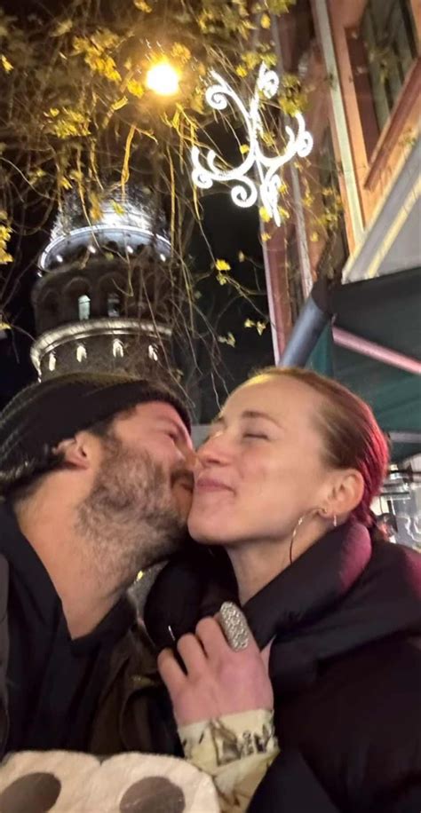 Karine Vanasse Présente Son Nouveau Chum Connu Vedette Québec