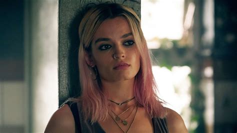 La Entrevista De Gq A Emma Mackey De Sex Education Sobre Su Vida