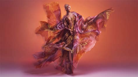 Iris Van Herpen Dresses Up The Mad For An Absolutely Fascinating