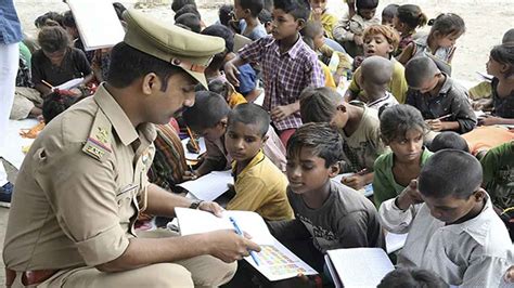 Vardi Wale Guru ఈ అయోధ్య ఎస్‌ఐ యునిఫాం వేసుకున్న గురూజీ Namasthe