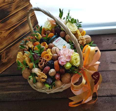 Корзинка с сухофруктами Фруктовые съедобные композиции Съедобные композиции Съедобные