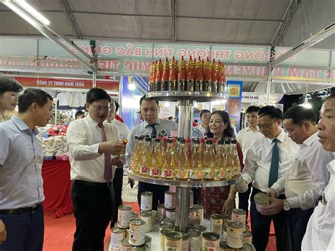 Hội viên phụ nữ khởi nghiệp thành công từ mô hình thành sản xuất giấm tại huyện Lục Ngạn ...