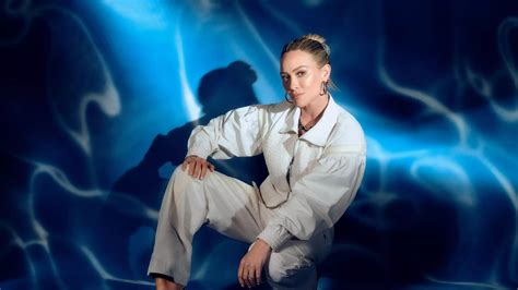 Hilary Duff Beautiful Girl Model Women White Dress Posing Photo Shadow