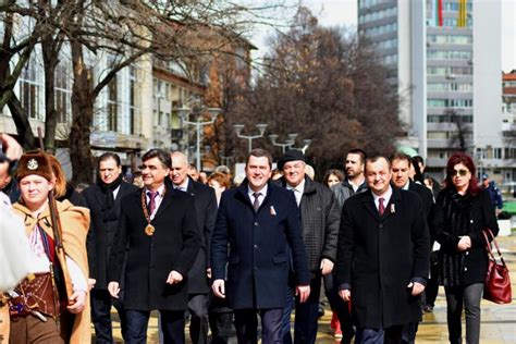 Депутатите Станислав Владимиров и Любомир Бонев към перничани Всички ние заслужаваме да живеем