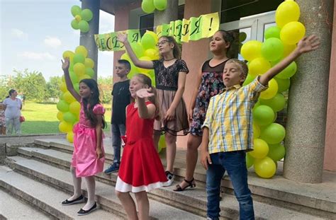 02 07 2021г Връчване на грамоти за отличен успех и свидетелства за завършено основно образование