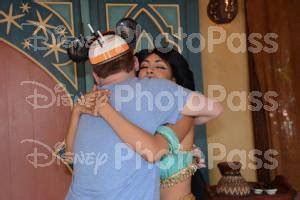 Hugging Princess Jasmine201612 Wdwmagic Unofficial Walt Disney