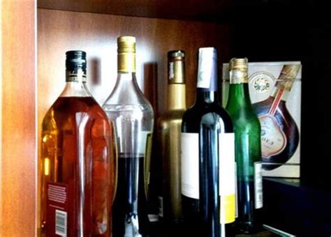 Как хранить коньяк: где и как хранить дома в закрытой и открытой ...