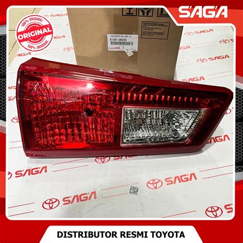Jual Saga Lampu Belakang Reflektor Bagasi Original Toyota Innova