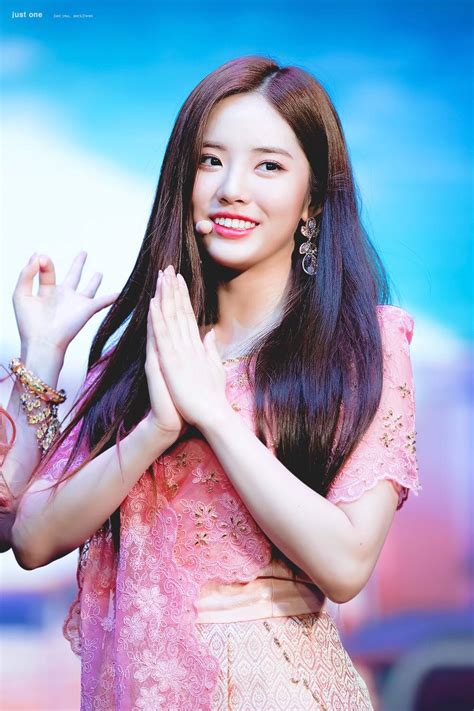 Jiwon 🙏 Scrolller