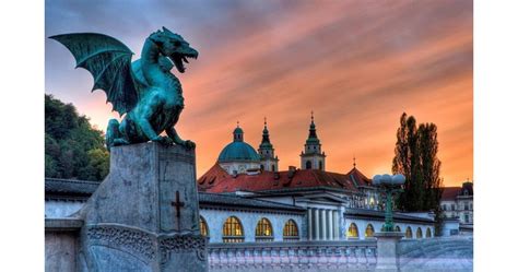 Министърът на публичната администрация на Словения подаде оставка