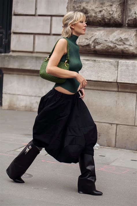 Streetstyle які чорни чоботи обрати цієї осені Читайте на Ukr Net