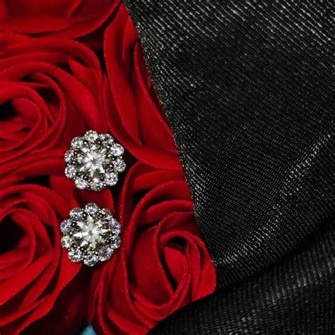 ปุอามี่ จำหน่ายเพชร เเละ สั่งทำขึ้นตัวเรือน มีใบรับรองทุกชิ้น Ennxo