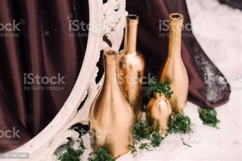 겨울에 결혼식 장식 신부와 신랑을위한 장식 테이블 웨딩 테이블 설정 0명에 대한 스톡 사진 및 기타 이미지 0명 개념 개념과 주제 Istock