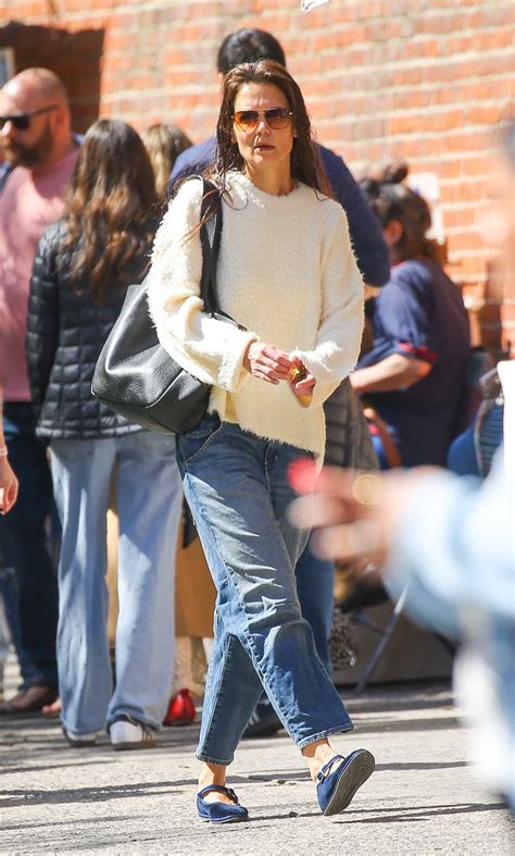Katie Holmes In A White Sweater Was Seen Out In New York Lacelebs Co