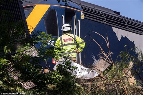 Scotland Train Derailment Three Die As Carriage Catches Fire Daily