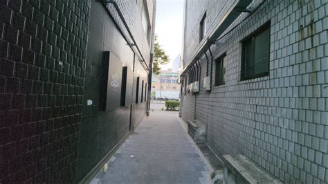 돈 100만원을 우습게 말하는 놈들이 있다 1억2억으로 어떻게 집을 사느냐고 말한다 한방에 돈 벌어서 부자되어야 한다는데 제대로 일해본적 없는 놈들이다 Youtube