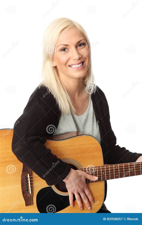 Bello Cantautore Biondo Del Cantante Immagine Stock Immagine Di Lifestyles Gioia 82958057