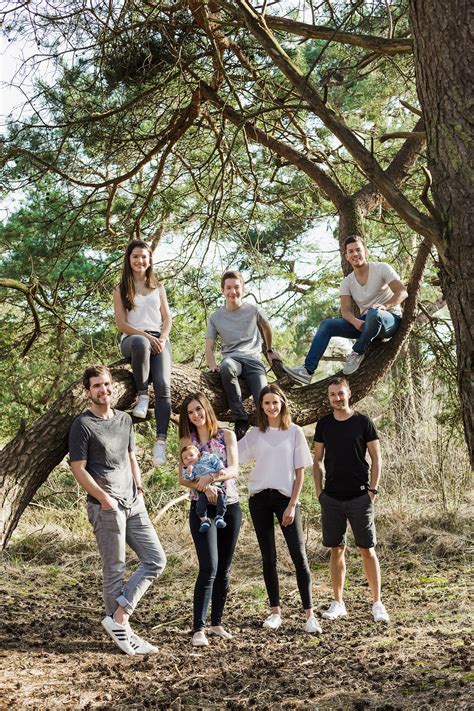 Familienshooting Geschwisterfoto Lustige Familienfotos Familie