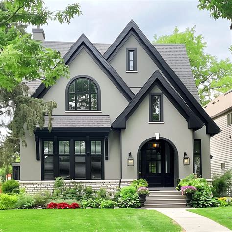 20 Instagram Worthy Gray Houses With Black Trim That Will Make You