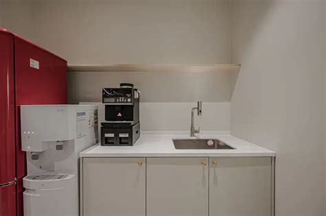 밝고 내추럴한 우드톤 레드 컬러로 포인트를 준 45평 스터디카페인테리어 화성 밝고 내추럴한 우드톤 레드 컬러로 포인트를 준 45평 스터디카페인테리어 화성