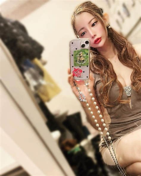 真野ゆりあさんのインスタグラム写真 真野ゆりあInstagram 最近芸能系のお仕事増えつつありますが しっかりレッドも出勤もしているので会いに来てね 出勤情報は
