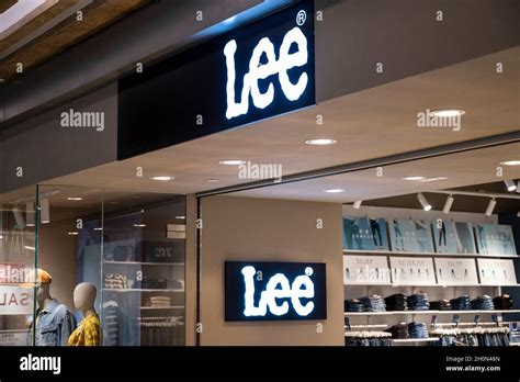 Lee brand logo hi-res stock photography and images - Alamy