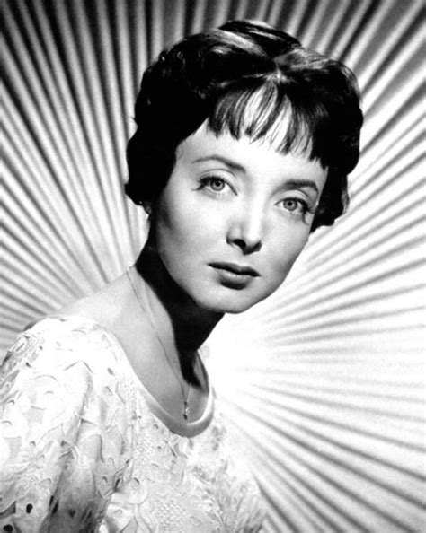 30 Vintage Photos Of A Beautiful Carolyn Jones In The 1950s And 1960s