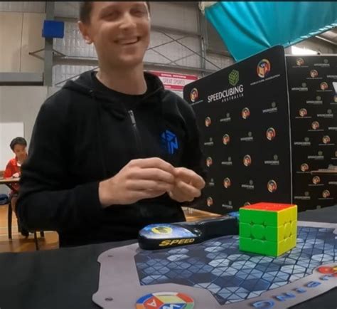 3x3 One Handed Average Record Feliks Zemdegs