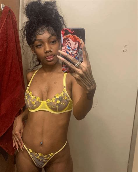 Come Worship Me Slave : r/QueensOfFemdom