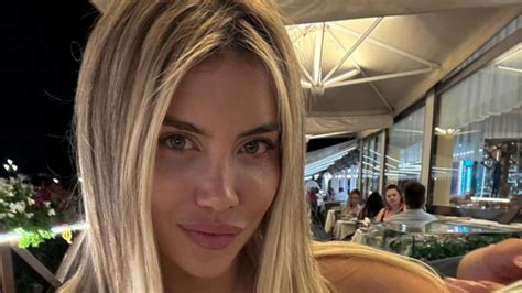 Semanario Wanda Nara Graffiteó Su Lamborghini Rosa Y Lanzó Un