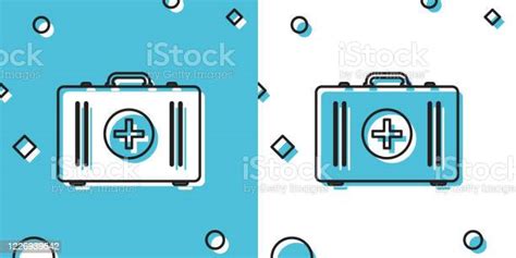 파란색과 흰색 배경에 격리 된 검은 색 응급 처치 키트 아이콘입니다 십자가 의료 상자 응급 의료 장비 헬스케어 개념 임의 동적 셰이프 벡터 일러스트레이션 0명에 대한 스톡