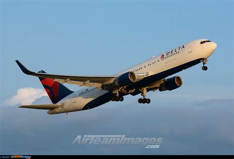 Boeing 767 332er Large Preview