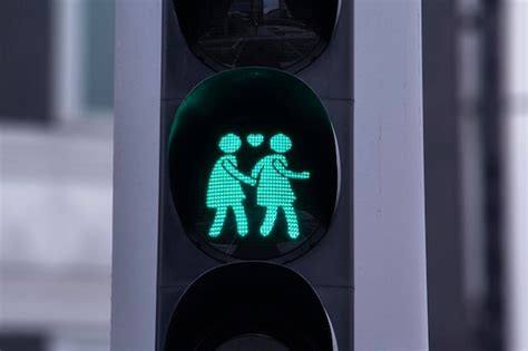Premium Photo A Green Traffic Light With A Couple In Love On It