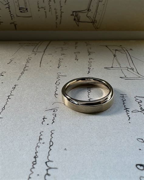 코이누르ㅣ디자이너주얼리 웨딩밴드 웨딩링 결혼반지 커스텀주얼리 리세팅 초당 성당에서 영감받아 초당이아직 이름 미정로 불리우는 아이 Instagram