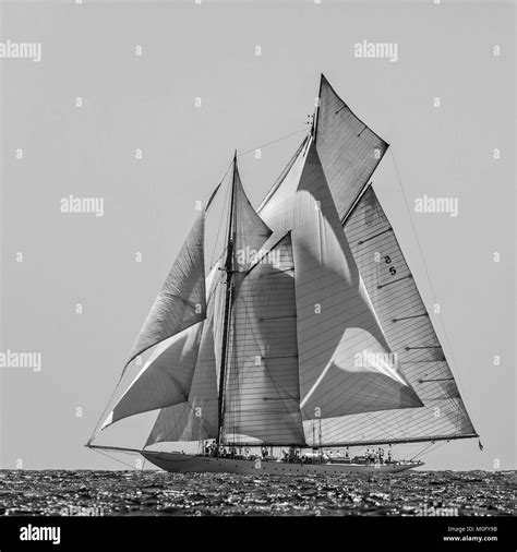 Classic Vessel Schwarzwei Stockfotos Und Bilder Alamy